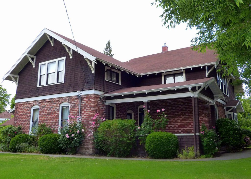 Grants Pass, Oregon: Explore, Dine, and Stay!